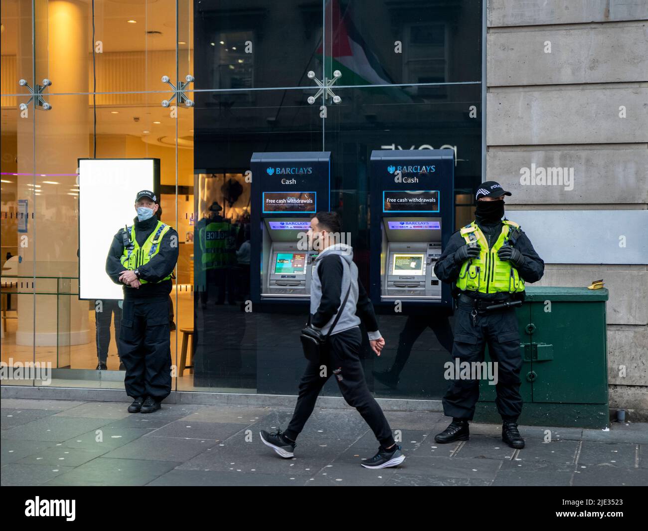 Glasgow, Scotland. UK. November 11th, 2021: People walking past a line ...