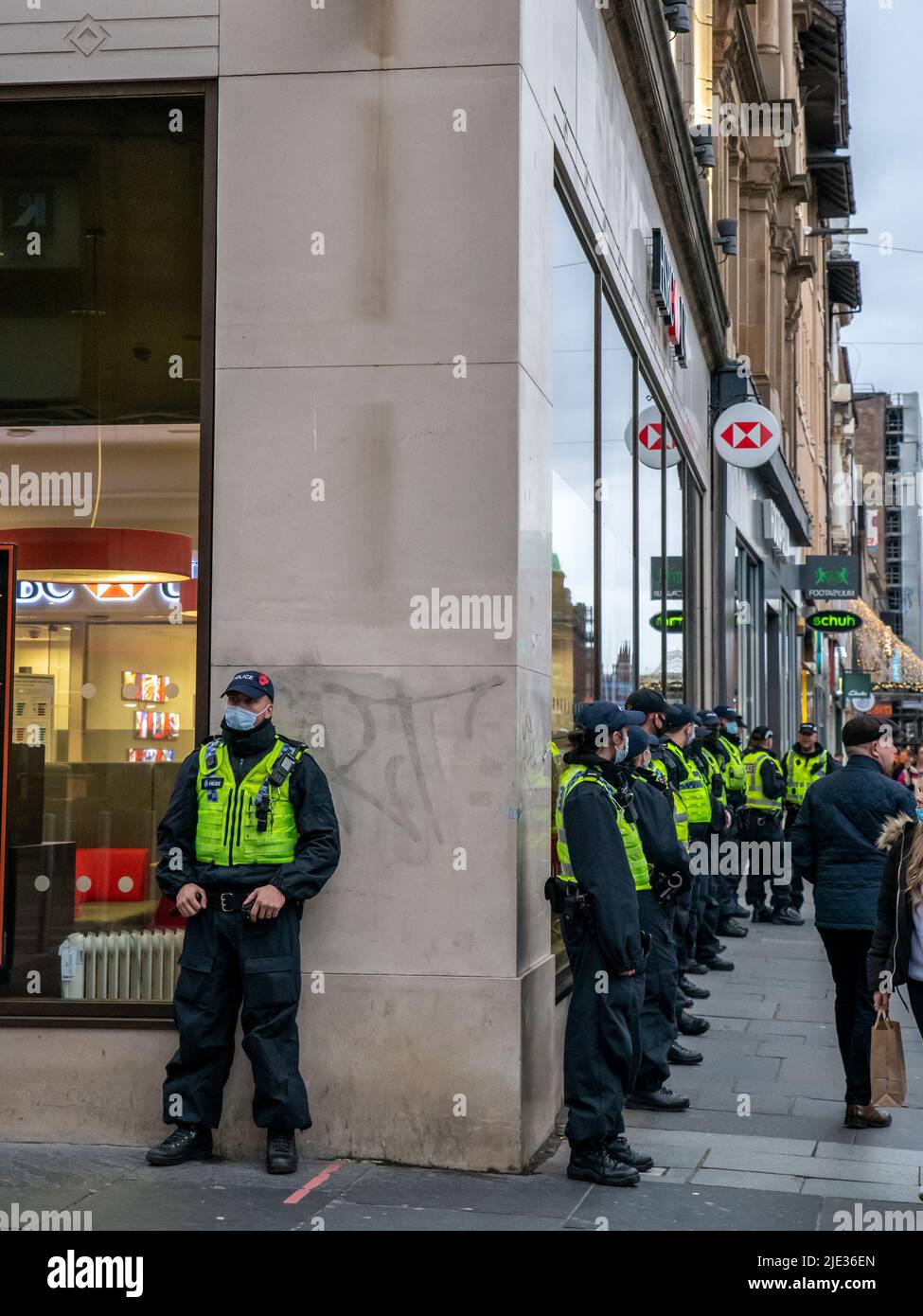 Police officers cop26 hi-res stock photography and images - Alamy