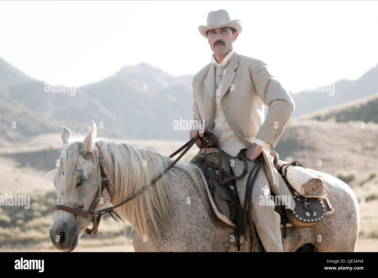 MATTHEW FOX, BONE TOMAHAWK, 2015 Stock Photo - Alamy
