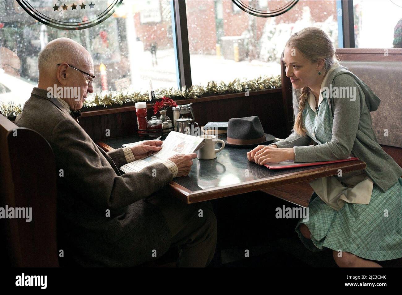 Amanda seyfried and alan arkin hi-res stock photography and images - Alamy