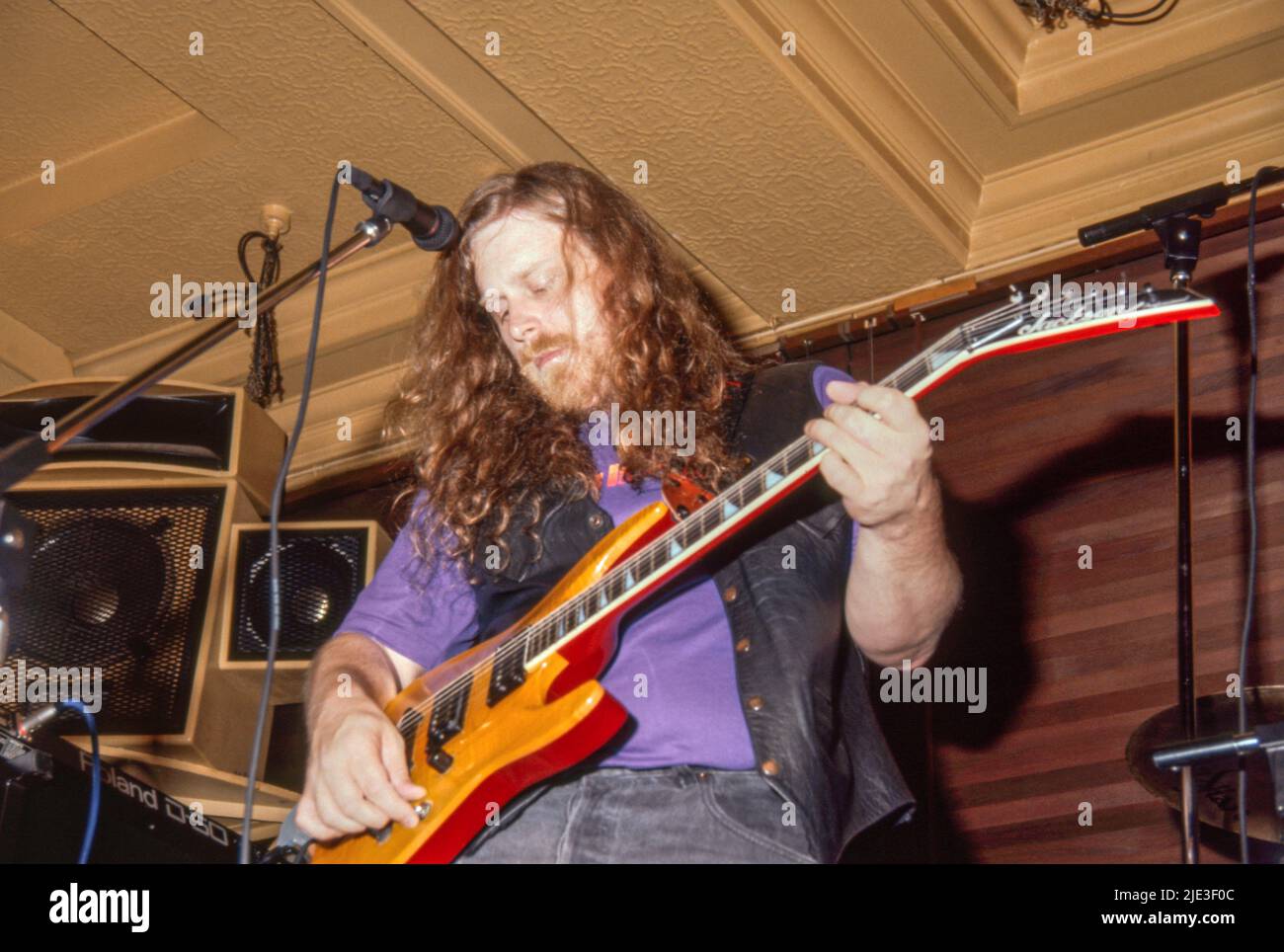 Guitarist Warren Haynes of the Allman Brothers Band performing at the ...