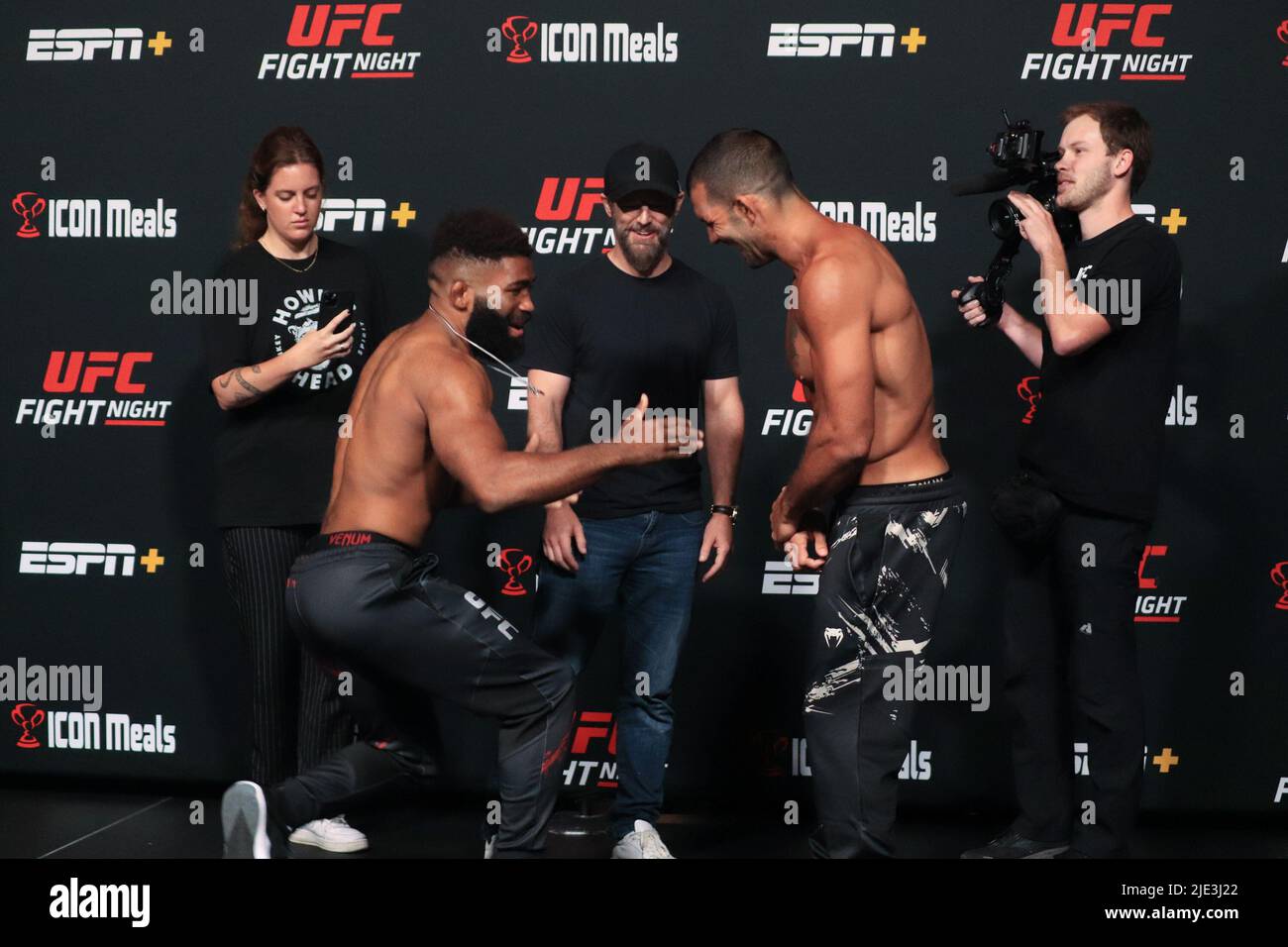 Chris curtis ufc hi-res stock photography and images - Alamy