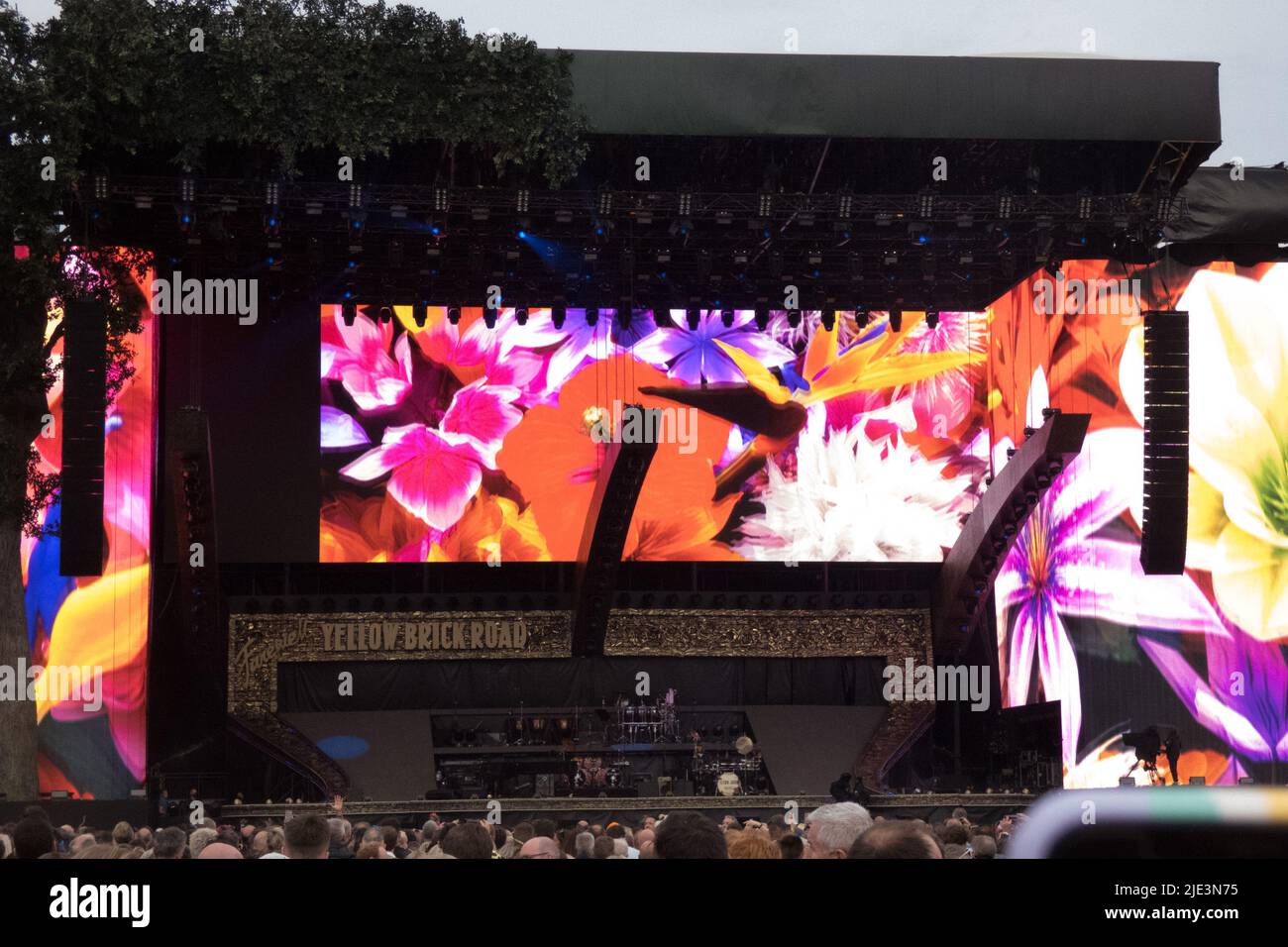 Elton john farewell yellow brick hi-res stock photography and images ...