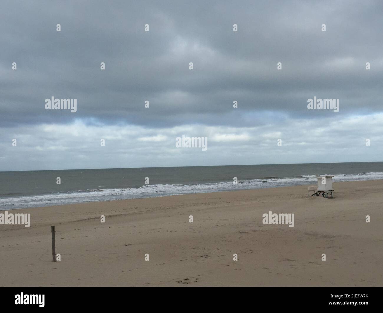Atlantic ocean water lifeguard stand hi-res stock photography and ...