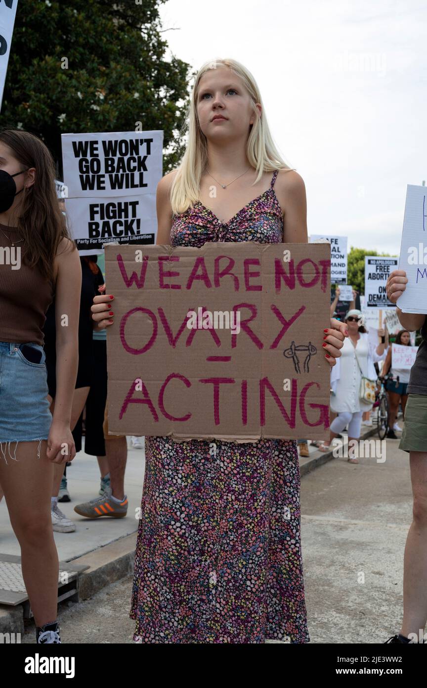 Atlanta, Georgia, USA. 24th June, 2022. Abortion rights activists ...