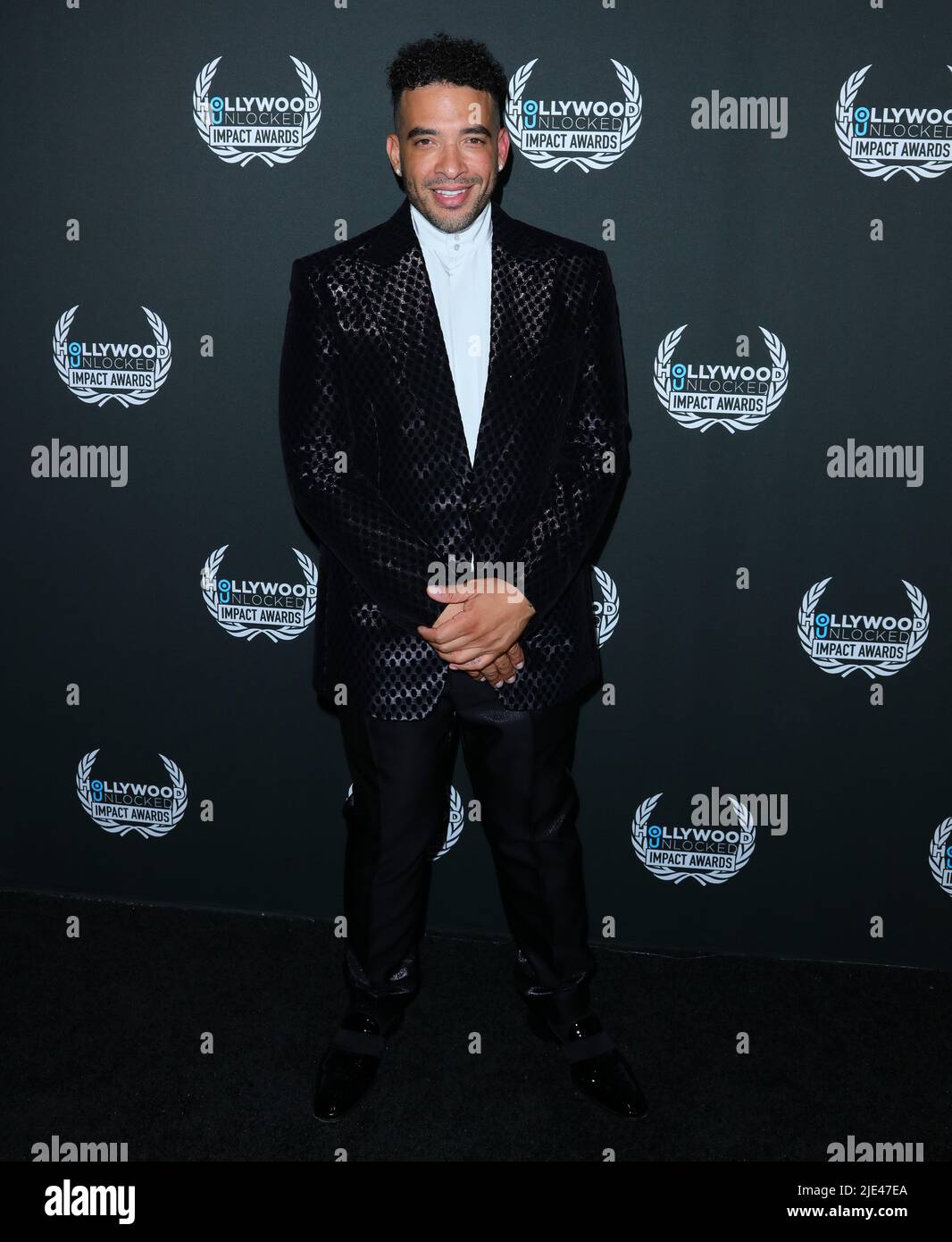 Jason Lee arrives at The Second Annual Hollywood Unlocked Impact Awards ...