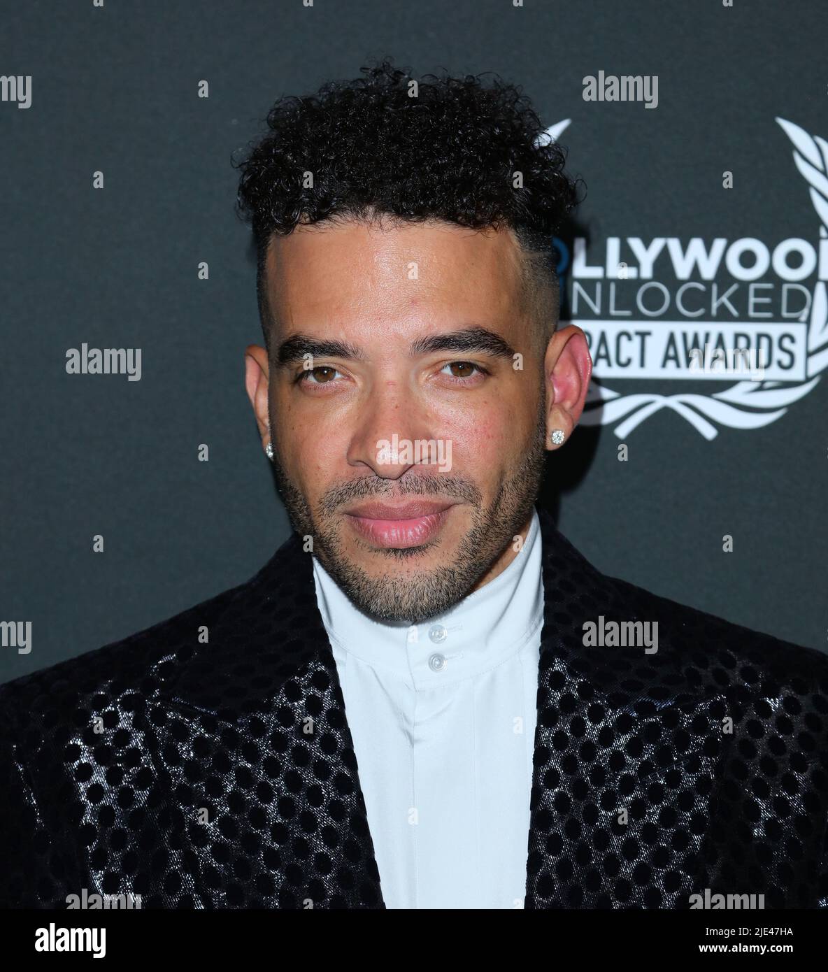 Jason Lee arrives at The Second Annual Hollywood Unlocked Impact Awards ...