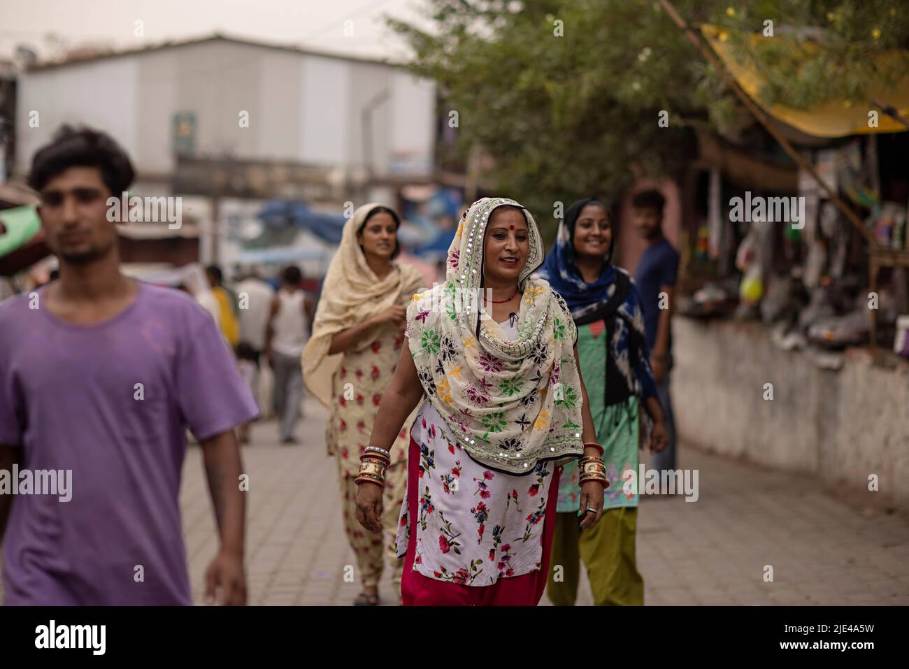 Four girls in town hi-res stock photography and images - Alamy