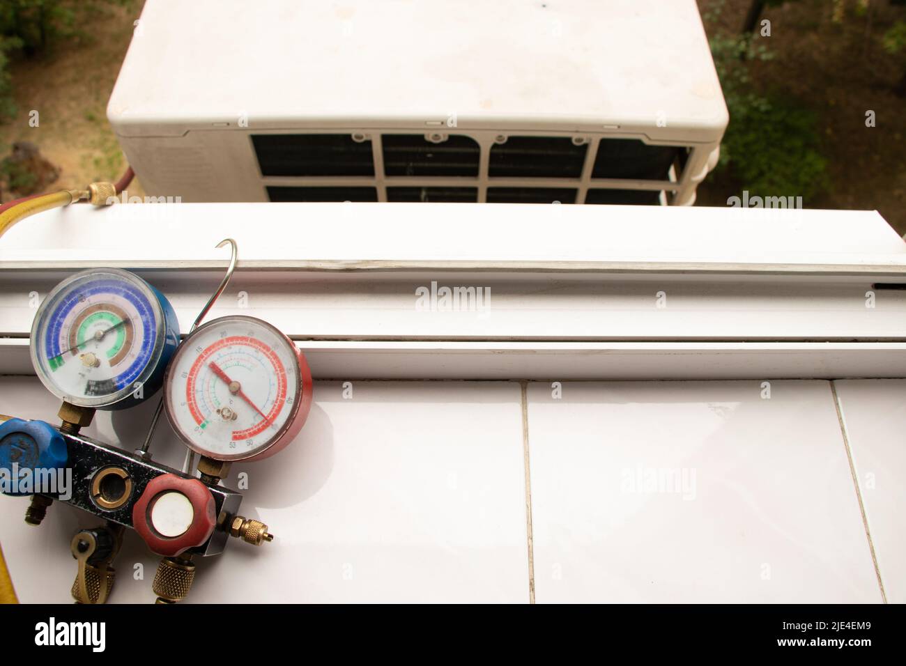 The two-valve manometric manifold lies on the windowsill in the ...