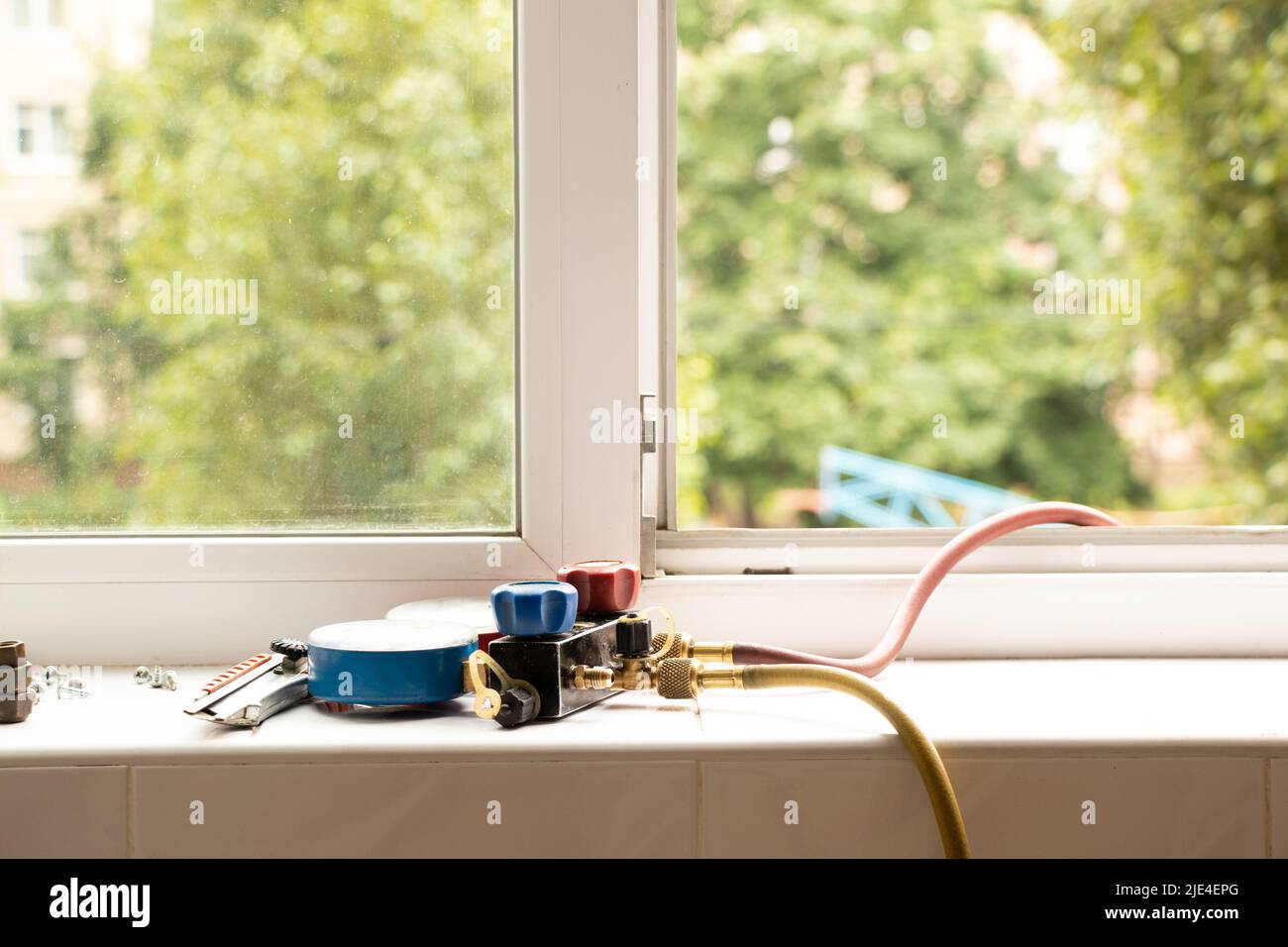 The two-valve manometric manifold lies on the windowsill in the ...