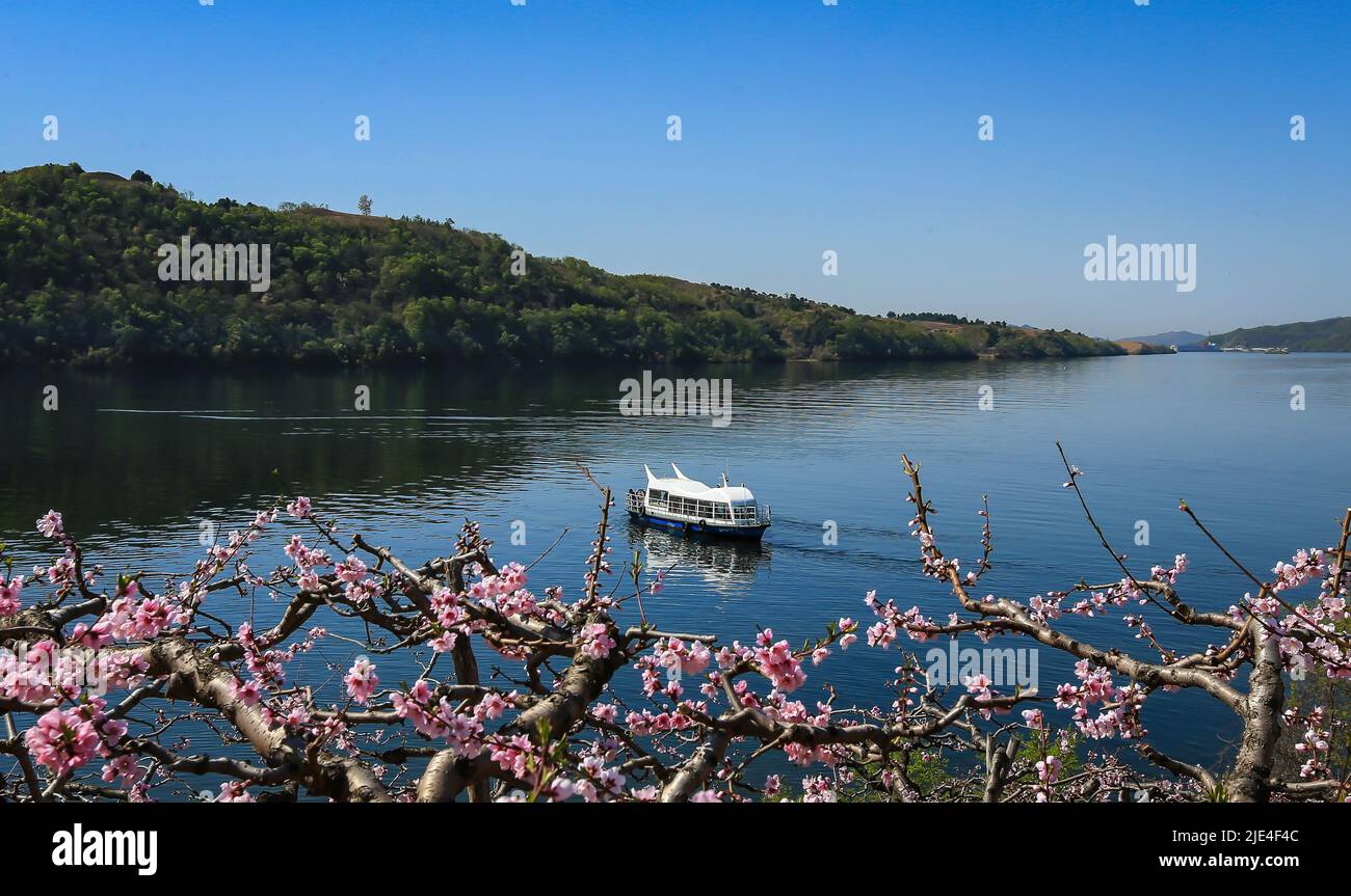 Yalu hi-res stock photography and images - Alamy