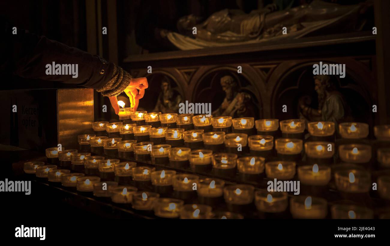Candle and lights hi-res stock photography and images - Alamy