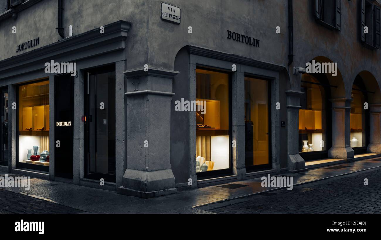 Corner window windows hi-res stock photography and images - Alamy