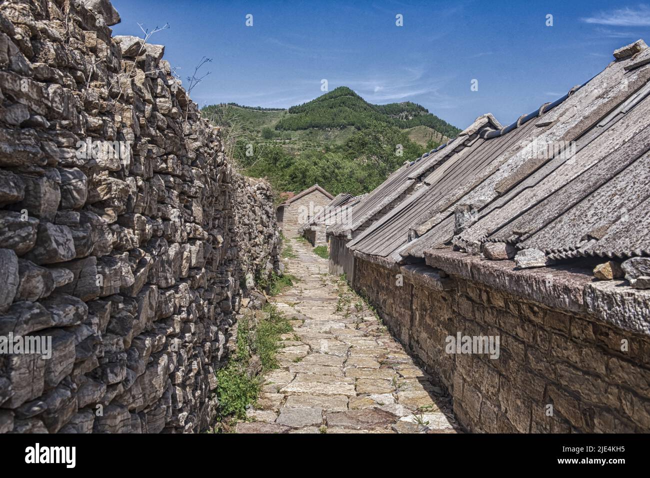 Great Wall of qi the ancient Great Wall stone the spring and autumn ...