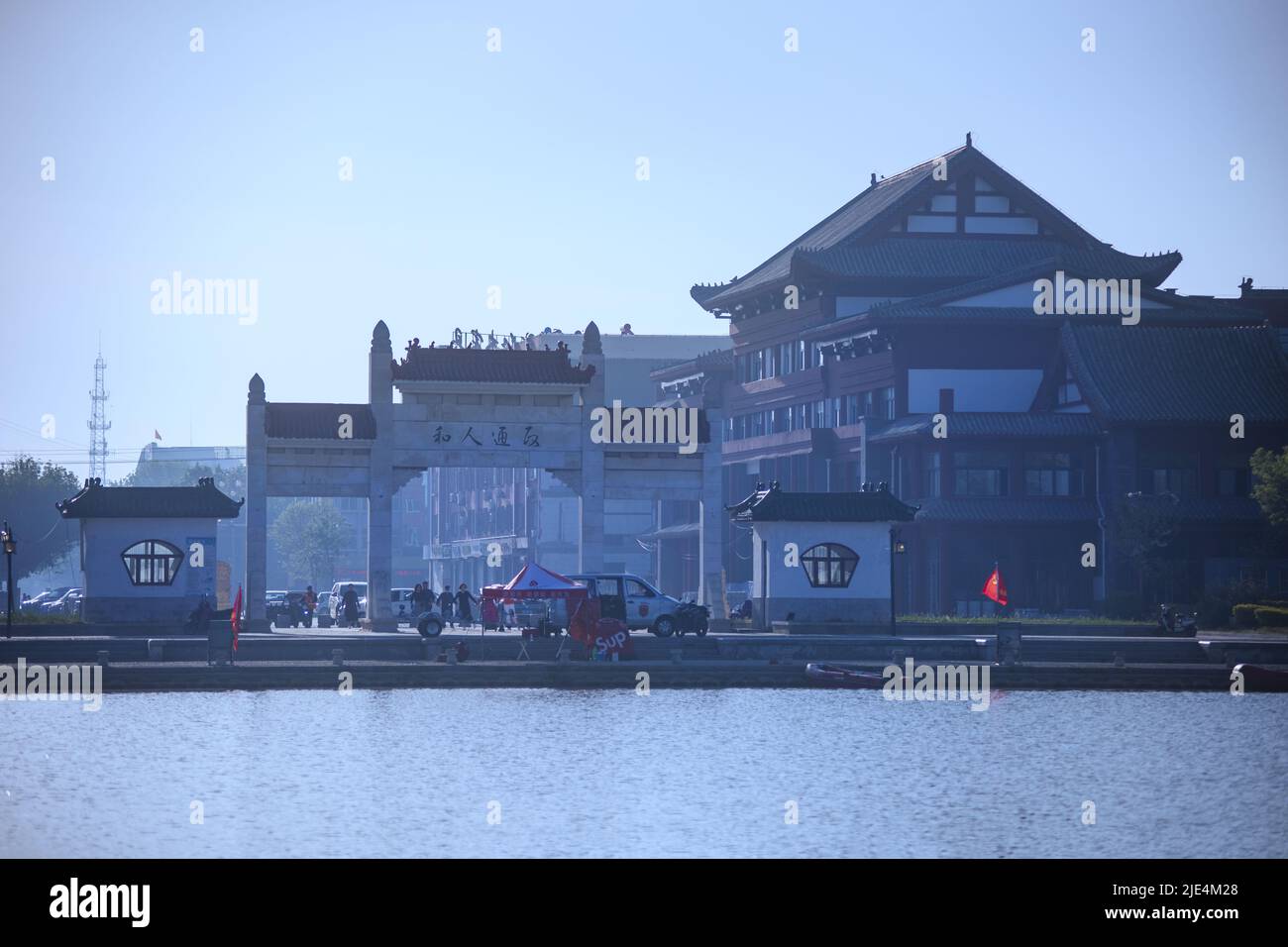 Binzhou Wushifen's former residence, with the setting sun, green trees ...