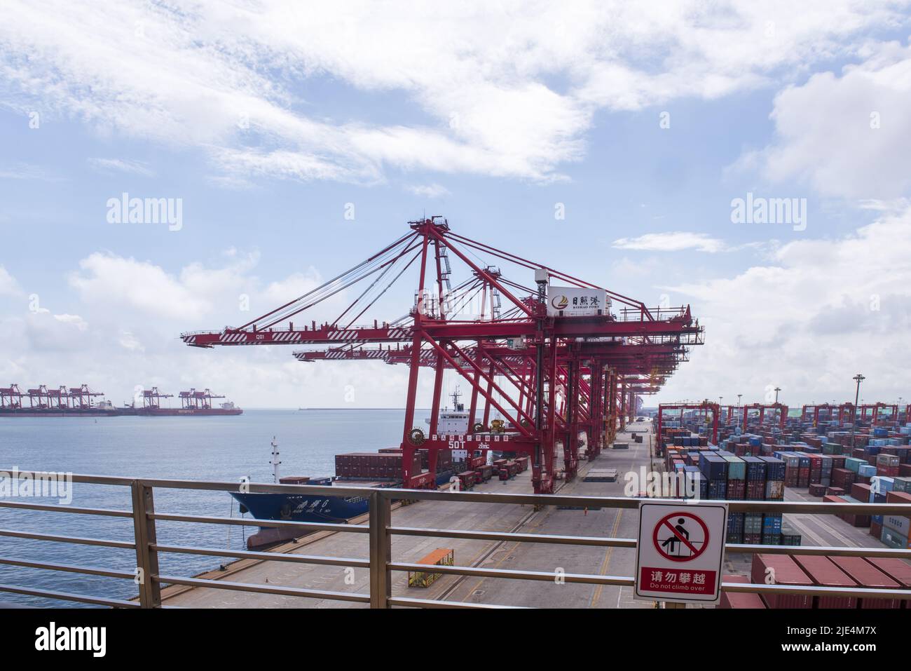 Rizhao container port hi-res stock photography and images - Alamy