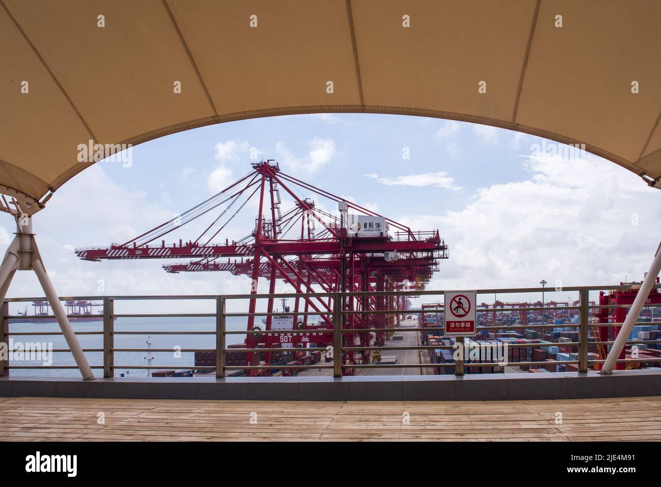 Rizhao container port hi-res stock photography and images - Alamy