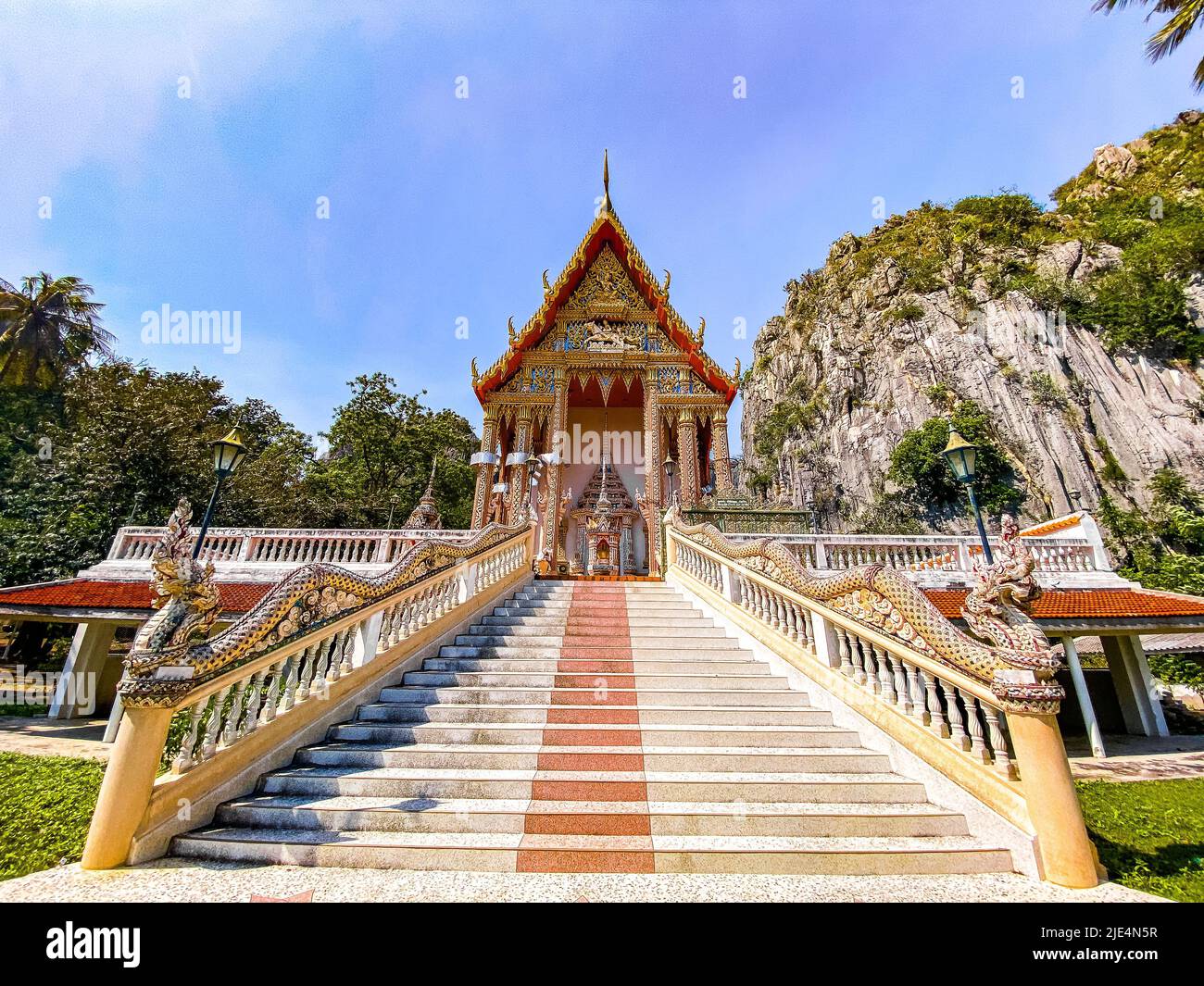 Wat khao daeng temple hi-res stock photography and images - Alamy
