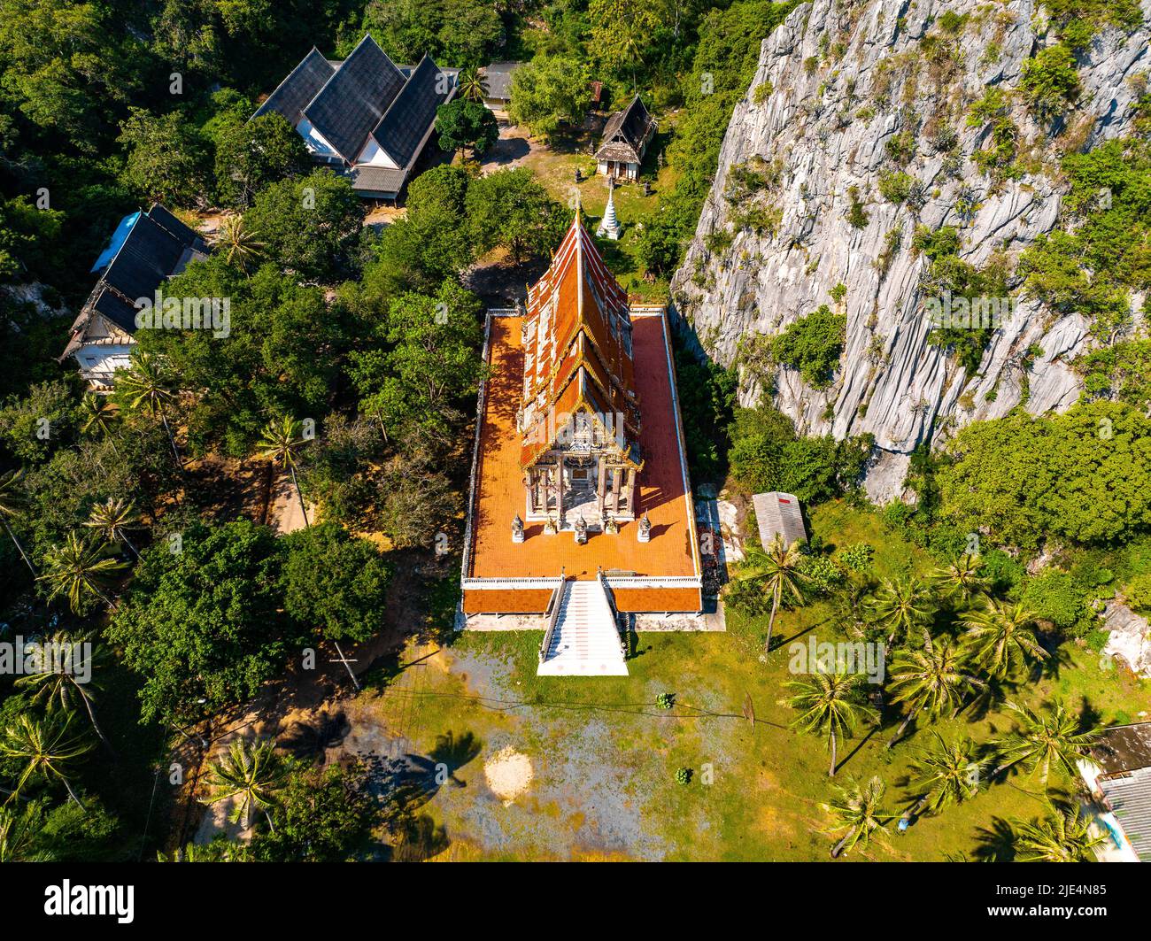 Wat khao daeng temple hi-res stock photography and images - Alamy