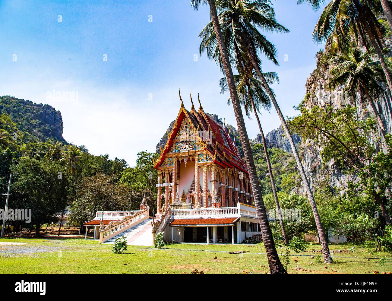 Wat khao daeng temple hi-res stock photography and images - Alamy