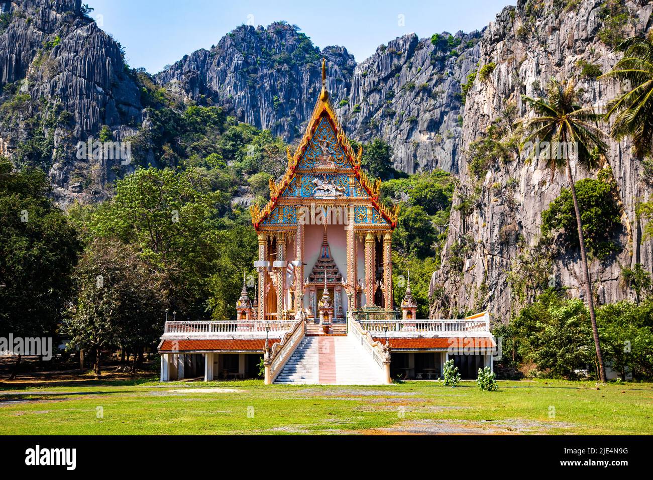 Wat khao daeng temple hi-res stock photography and images - Alamy