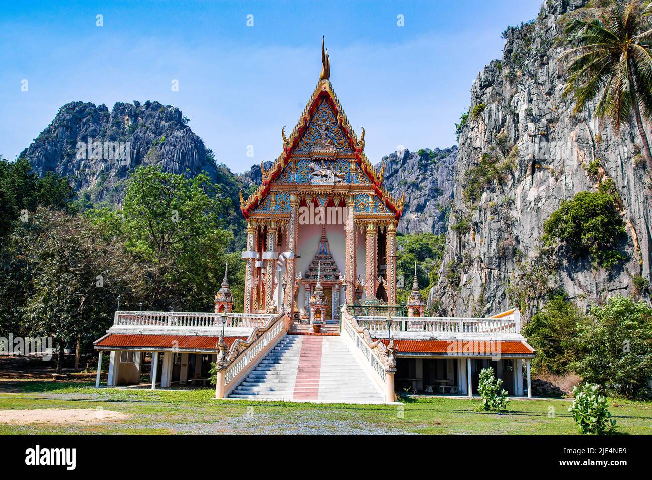 Wat khao daeng temple hi-res stock photography and images - Alamy