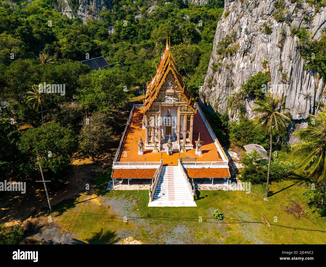 Wat khao daeng temple hi-res stock photography and images - Alamy