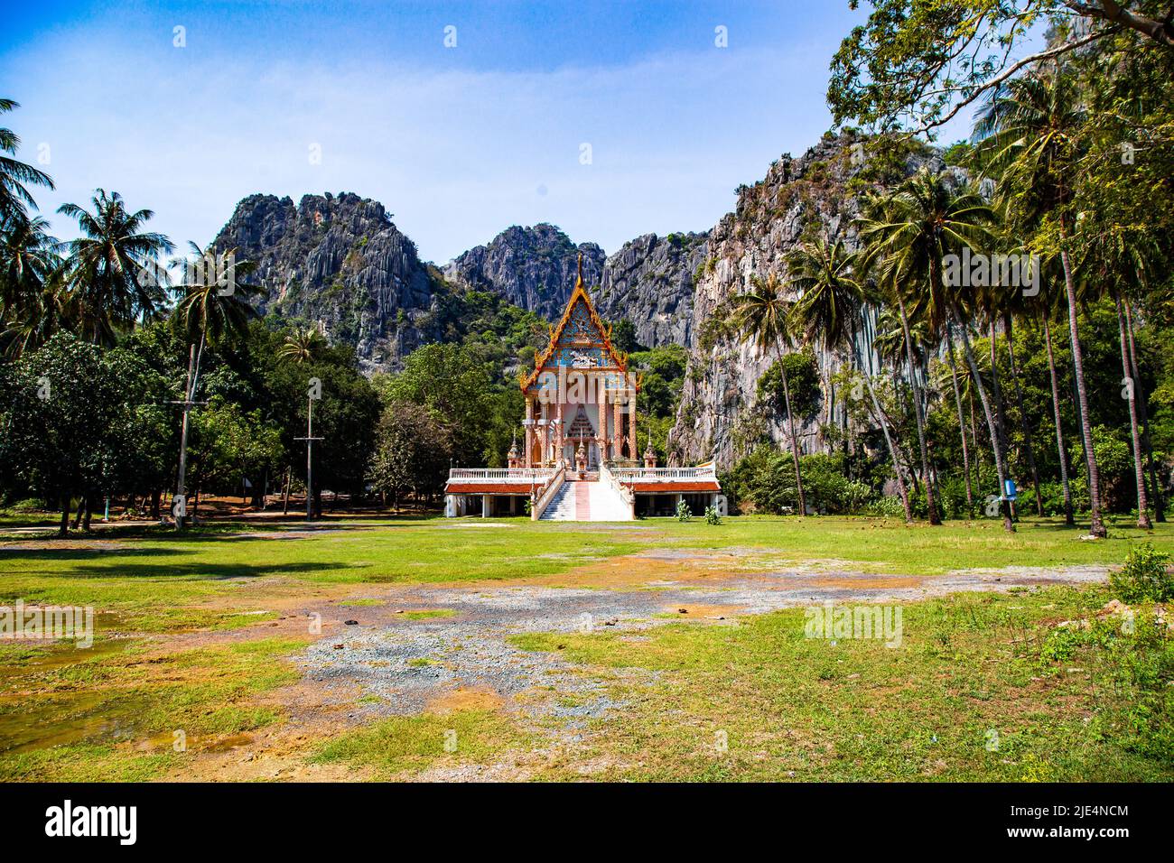 Wat khao daeng temple hi-res stock photography and images - Alamy