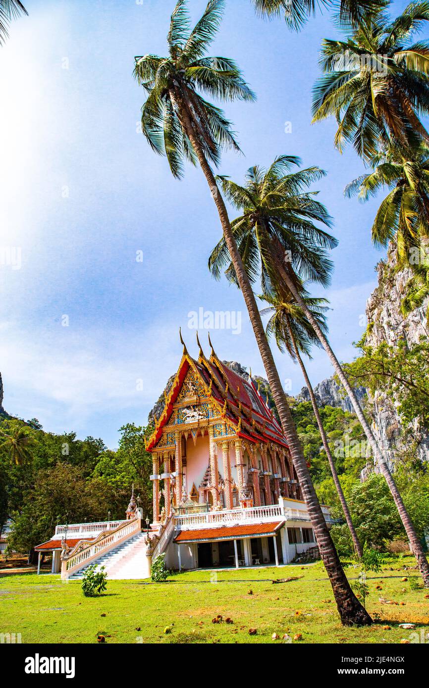 Wat khao daeng temple hi-res stock photography and images - Alamy