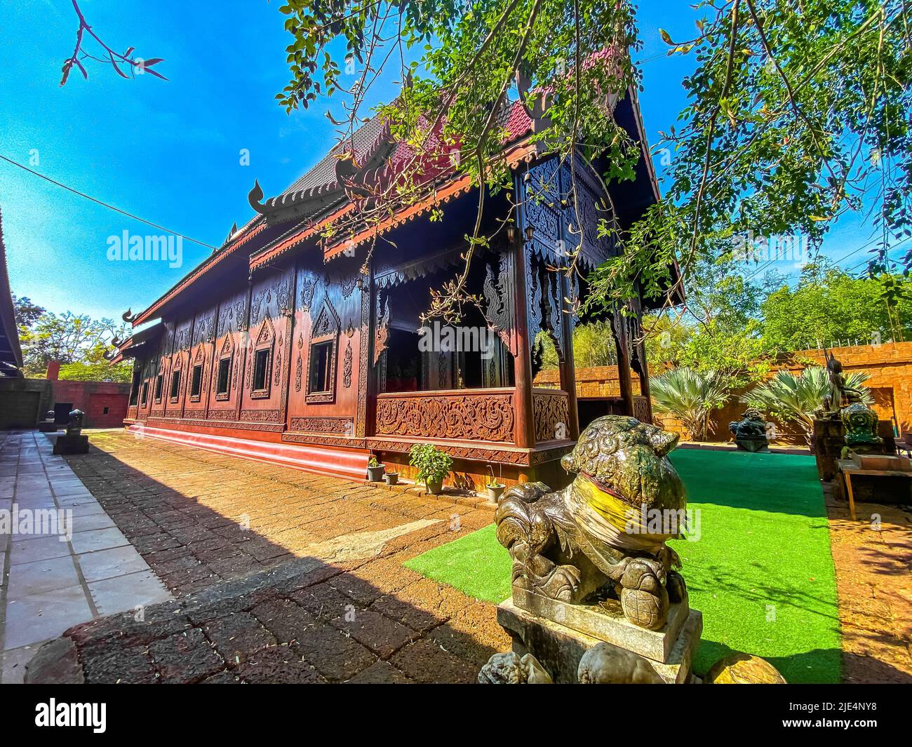 Wat ang suwan hi-res stock photography and images - Alamy