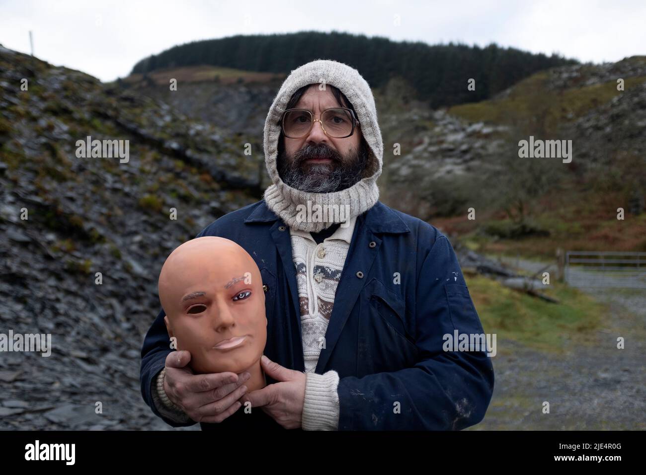 DAVID EARL in BRIAN AND CHARLES (2022), directed by JIM ARCHER. Credit: Bankside Films / BFI ...