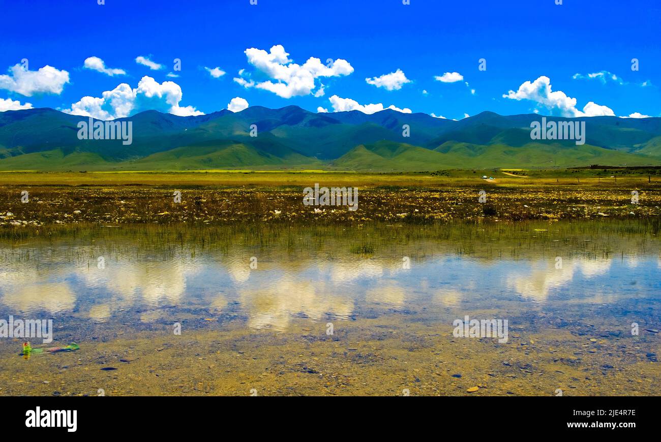 Qinghai lake tourism scenic area the sun lake Stock Photo - Alamy
