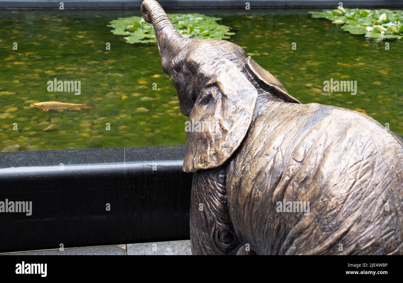 'The Orphans' bronze sculptures by Gillie & Marc in Spitalfields Stock ...