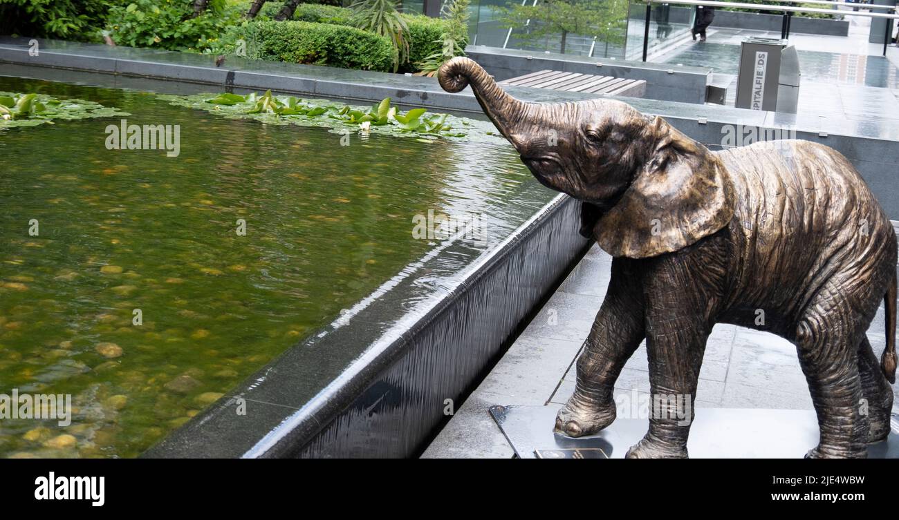 'The Orphans' bronze sculptures by Gillie & Marc in Spitalfields Stock ...