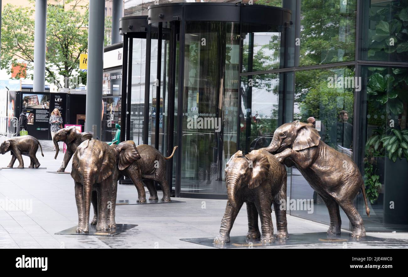 'The Orphans' bronze sculptures by Gillie & Marc in Spitalfields Stock ...