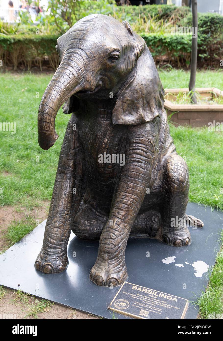 'The Orphans' bronze sculptures by Gillie & Marc in Spitalfields Stock ...