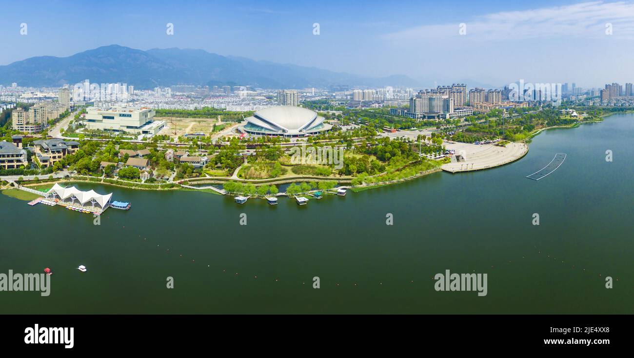Linhai zhejiang lake park aerial Stock Photo - Alamy