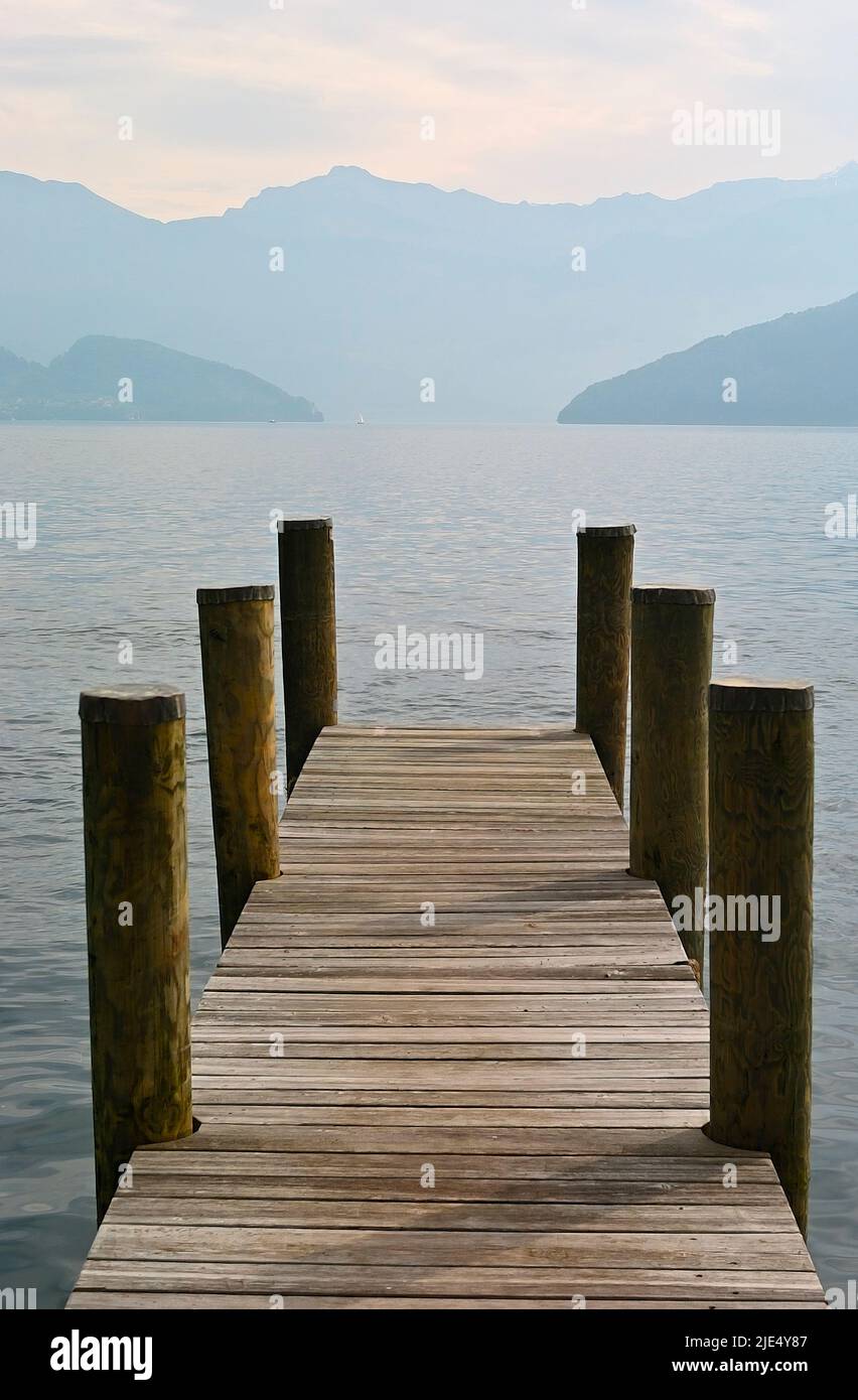 A scenic fall morning on Lake Lucerne (Vierwaldstättersee), Central ...