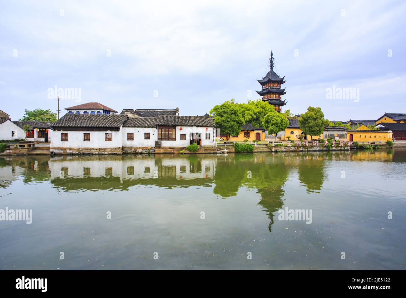 Water temples hi-res stock photography and images - Alamy