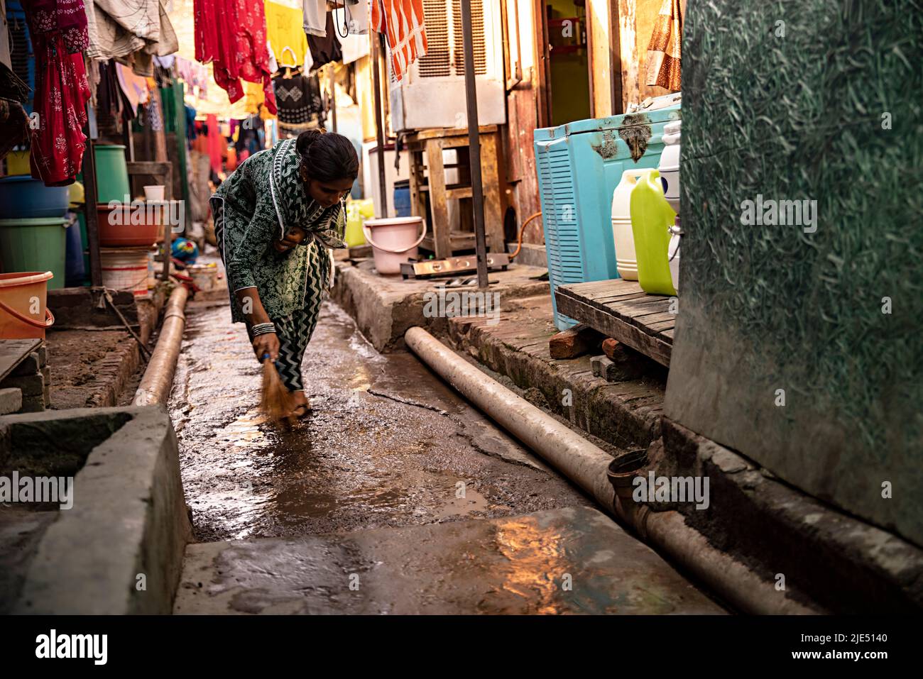 Indian women cleaning hi-res stock photography and images - Alamy