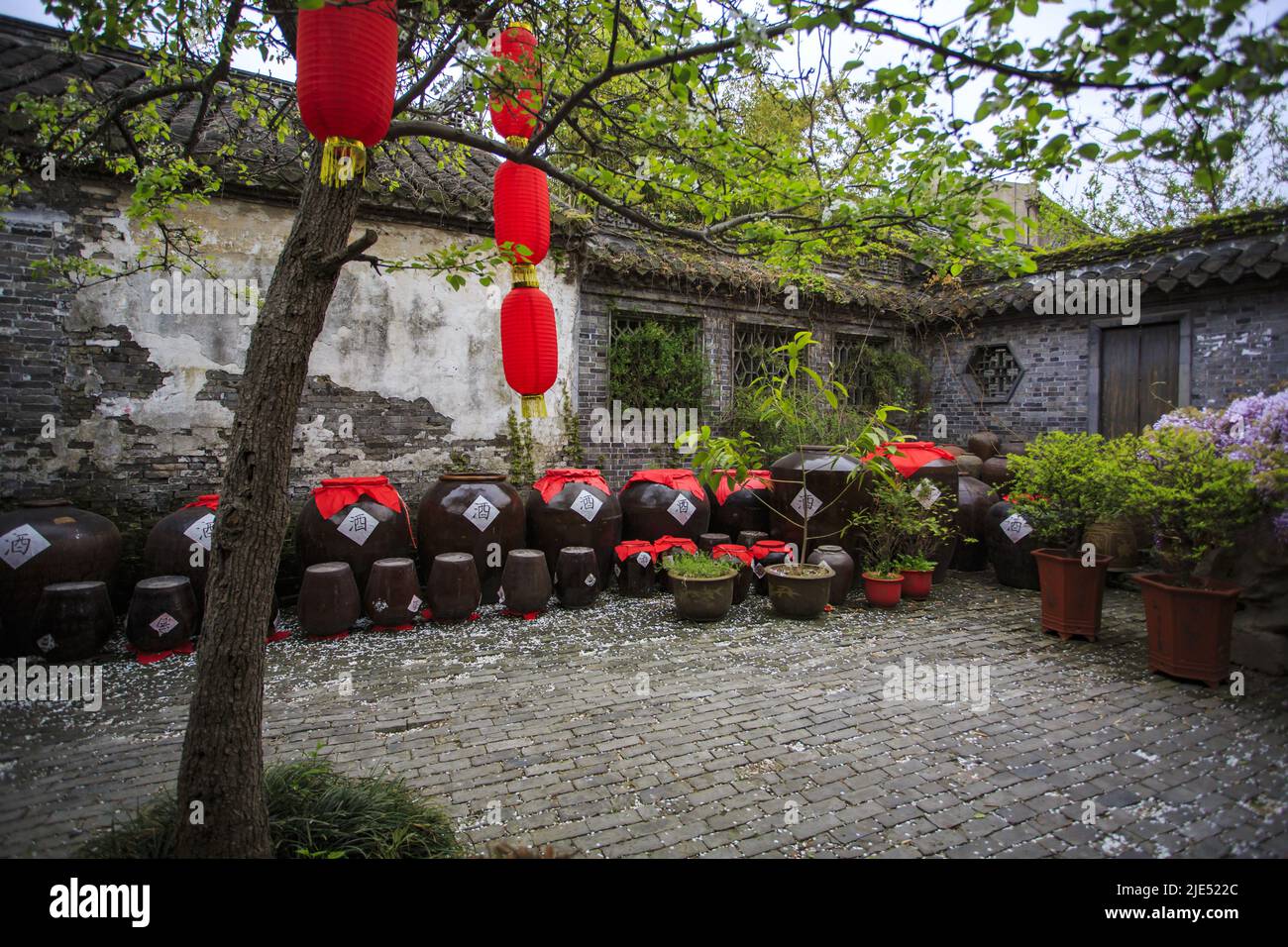 Jiangsu jiangyan qintong town ancient buildings ancient town Stock ...
