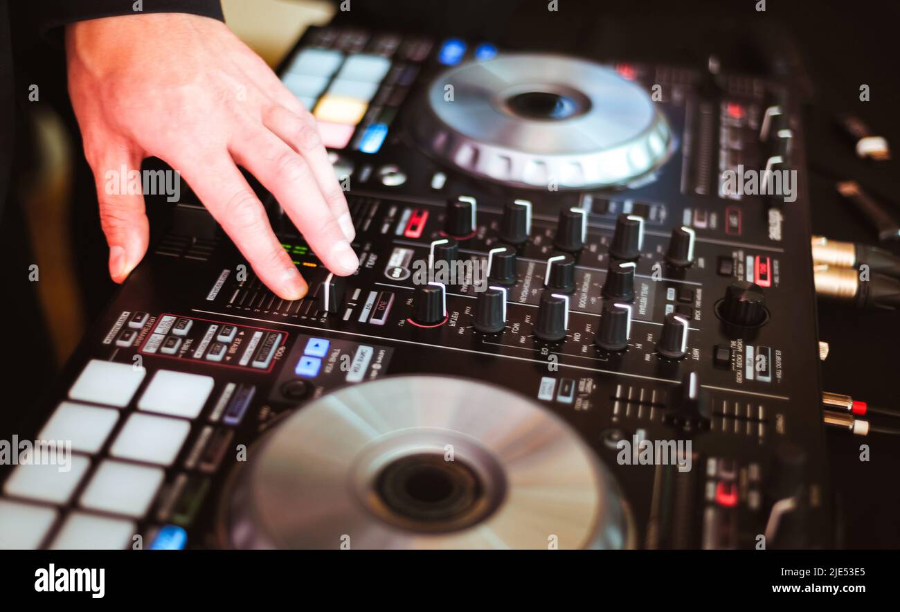 Virtual set dj hi-res stock photography and images - Alamy