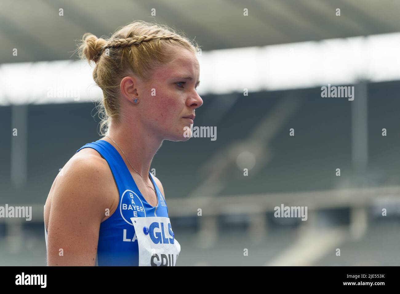 Tanja Spill (LAV Bayer Uerdingen) before the 800 metre race during the ...