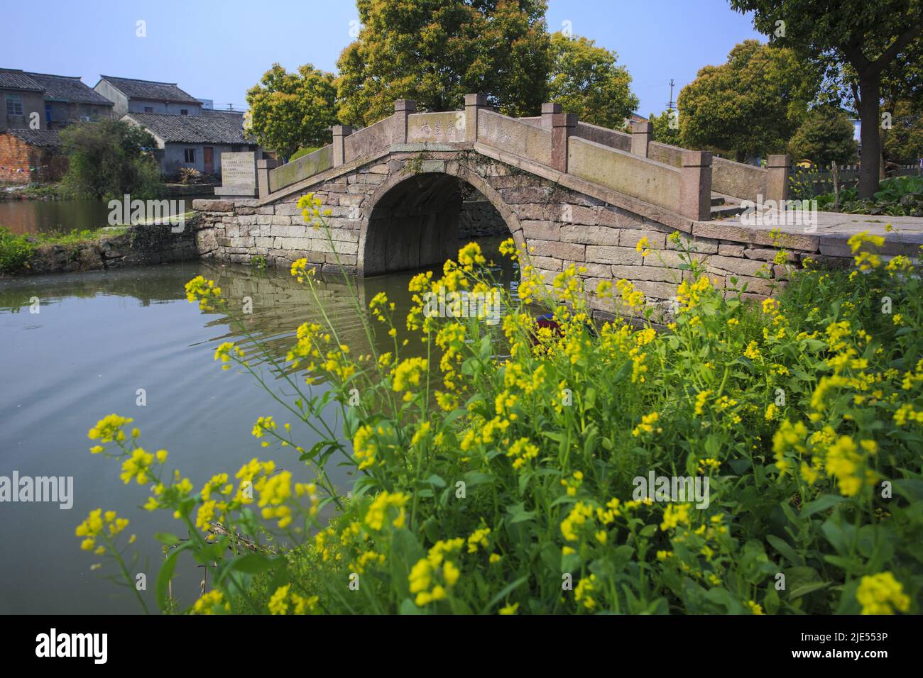 Zhejiang ningbo yinzhou ancient stone bridge Stock Photo - Alamy