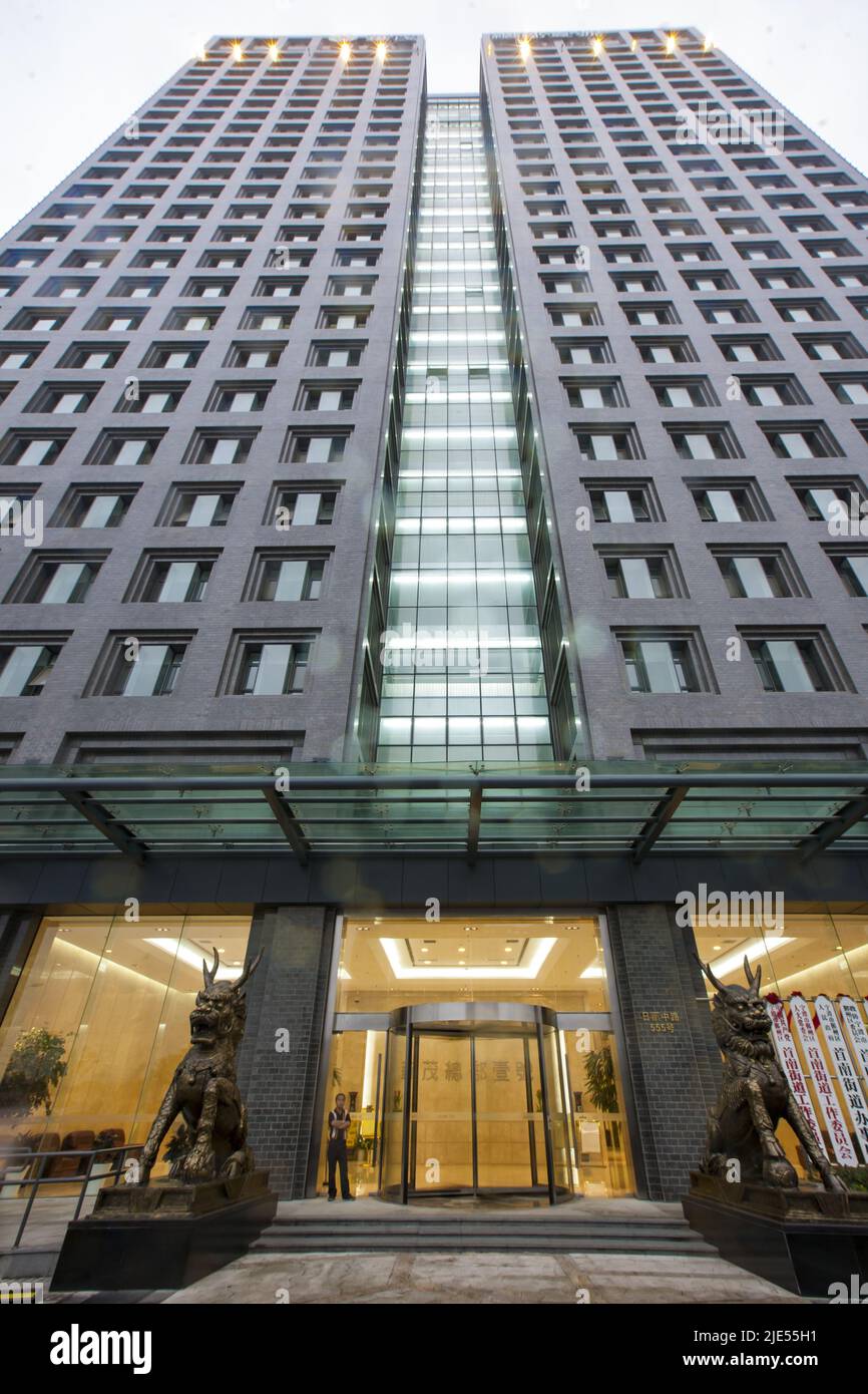 Commercial and office buildings hi-res stock photography and images - Alamy