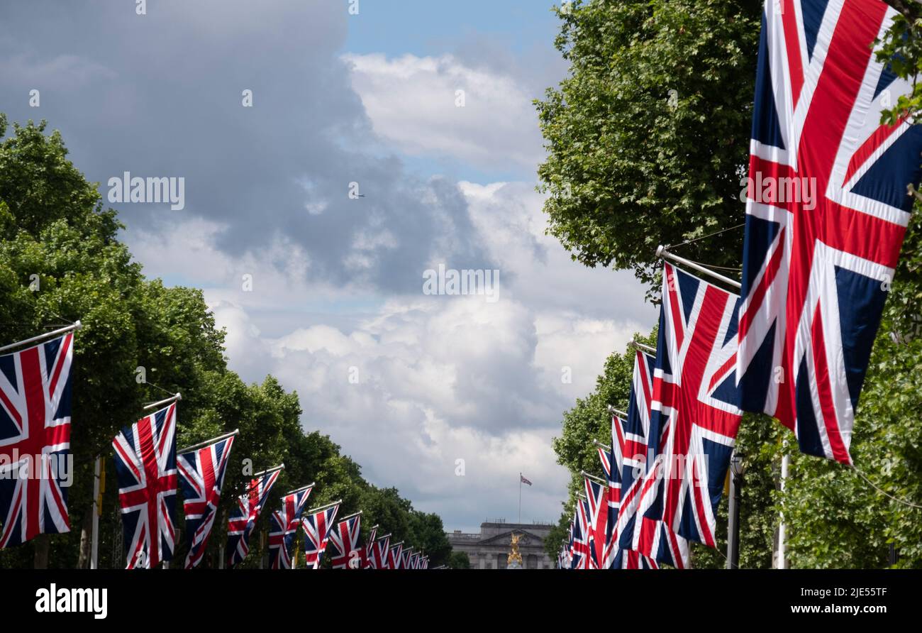 The Mall decorated in big Union Jack flags for the queen jubilee in ...