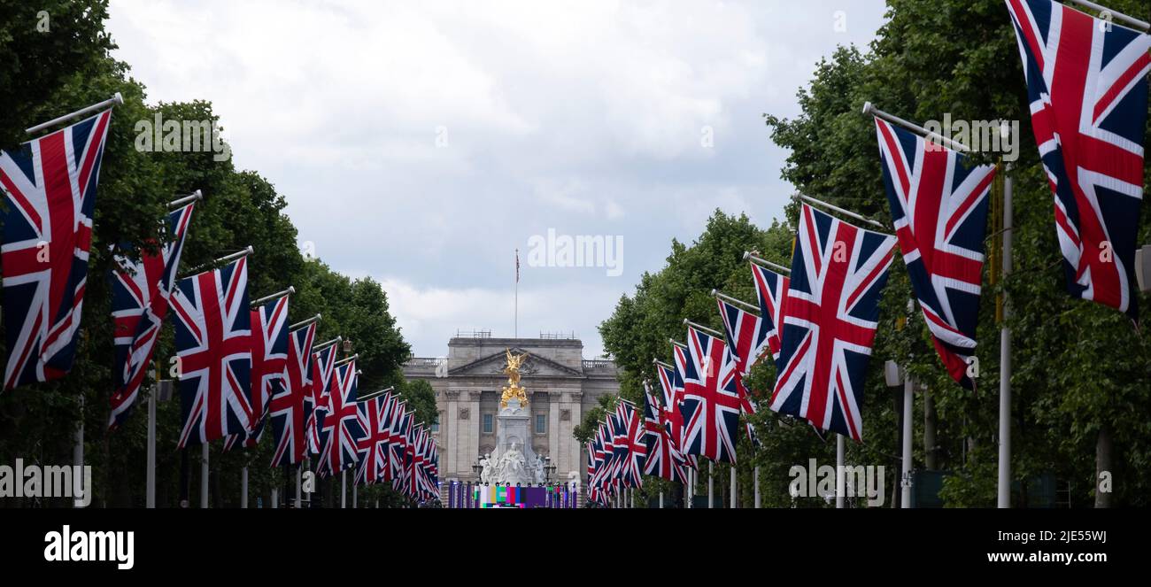The Mall decorated in big Union Jack flags for the queen jubilee in ...