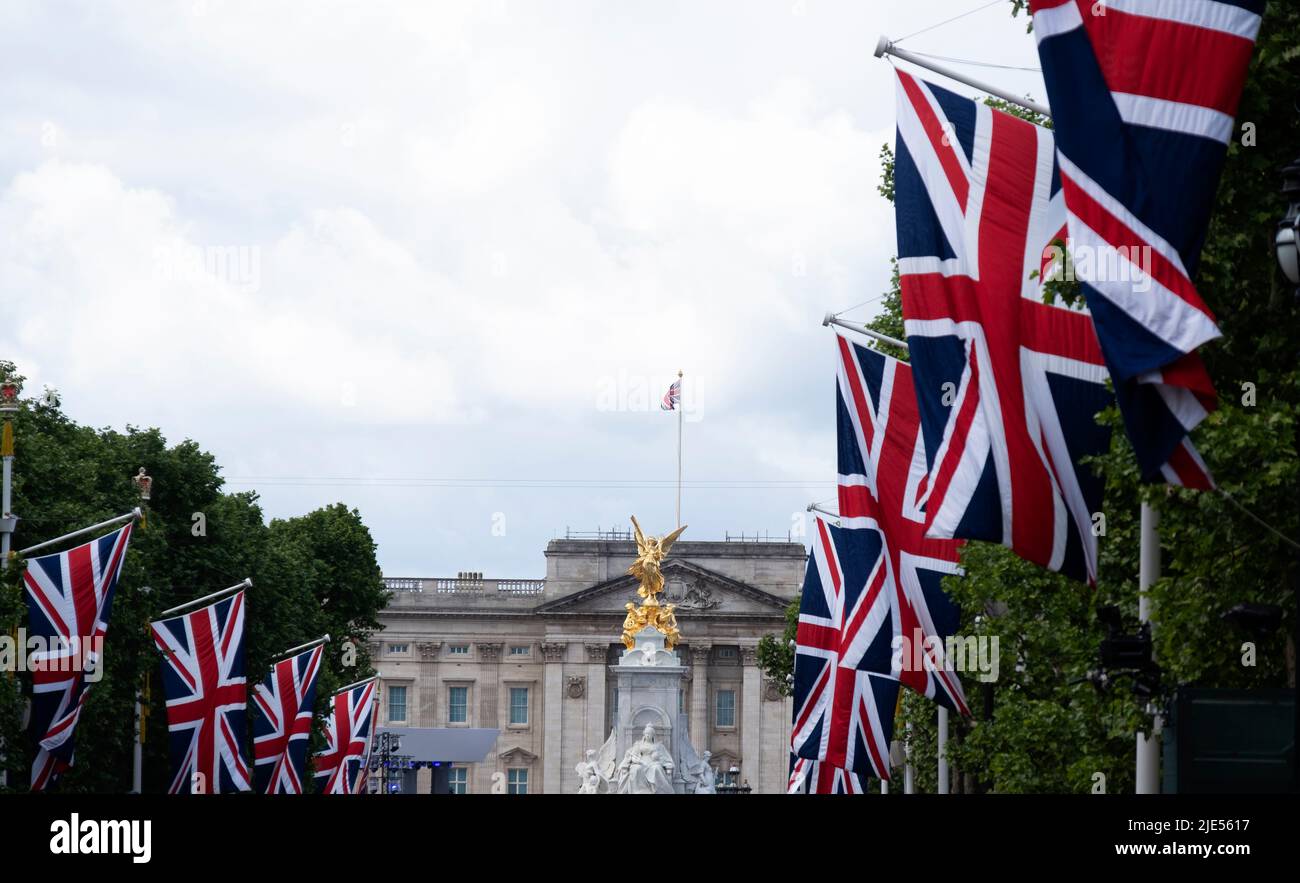 The Mall decorated in big Union Jack flags for the queen jubilee in ...