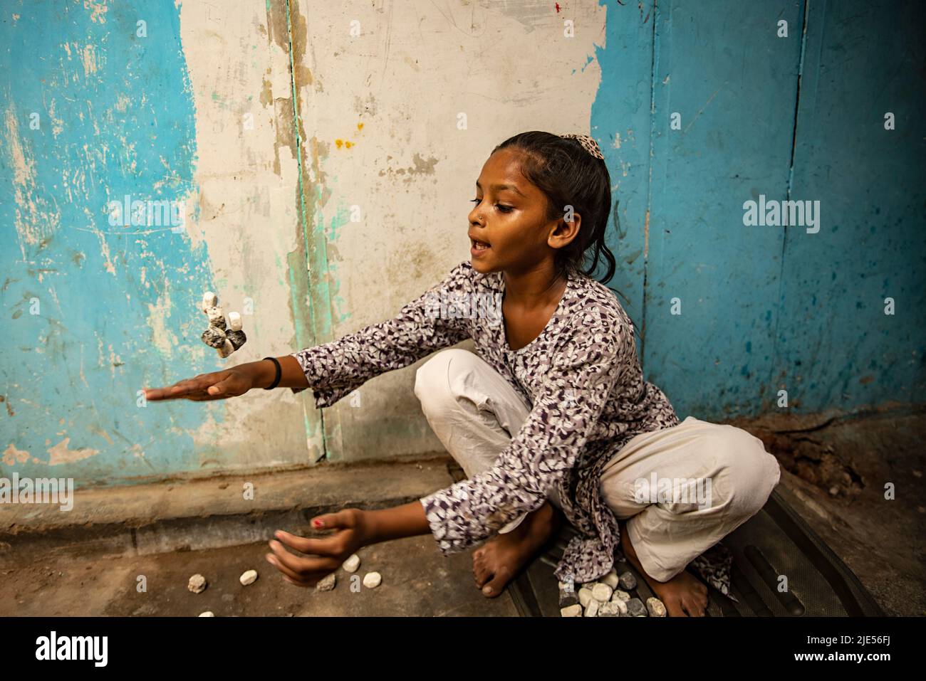 Children playing marble hi-res stock photography and images - Alamy
