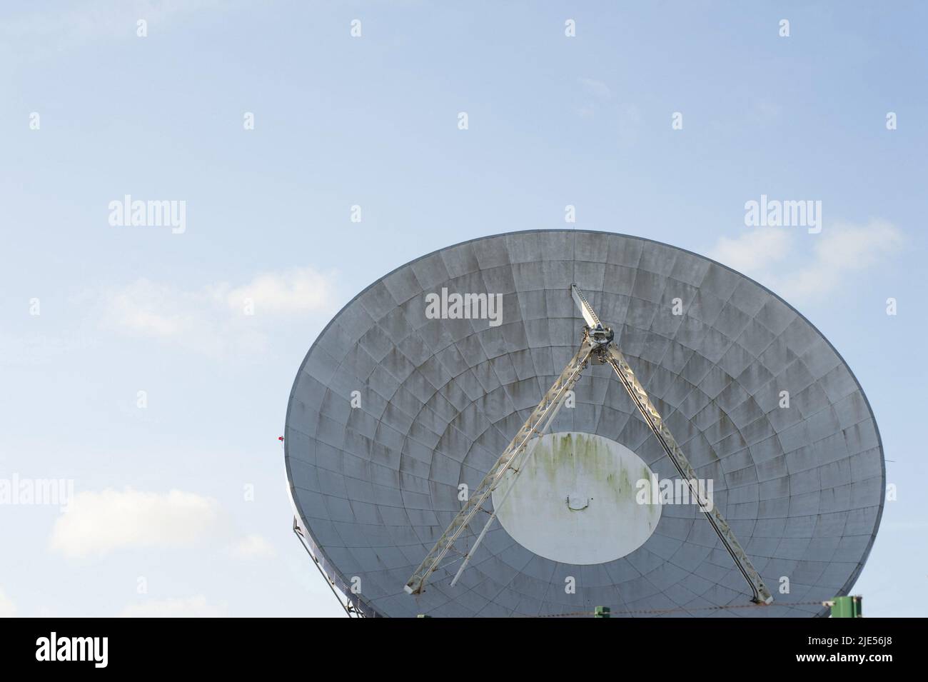 Parabolic antenna large hi-res stock photography and images - Alamy
